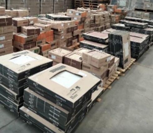 Logistic Valuation & Auctions